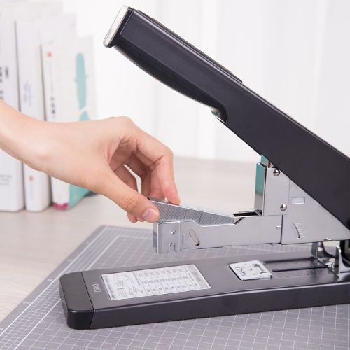 Deli Industrial Hd Stapler 210 Sheets – My Store